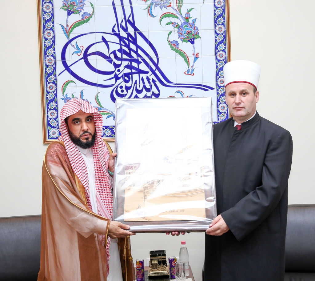 Kryetari Spahiu pret për vizitë imamin e Qabes në Komunitetin Mysliman ...